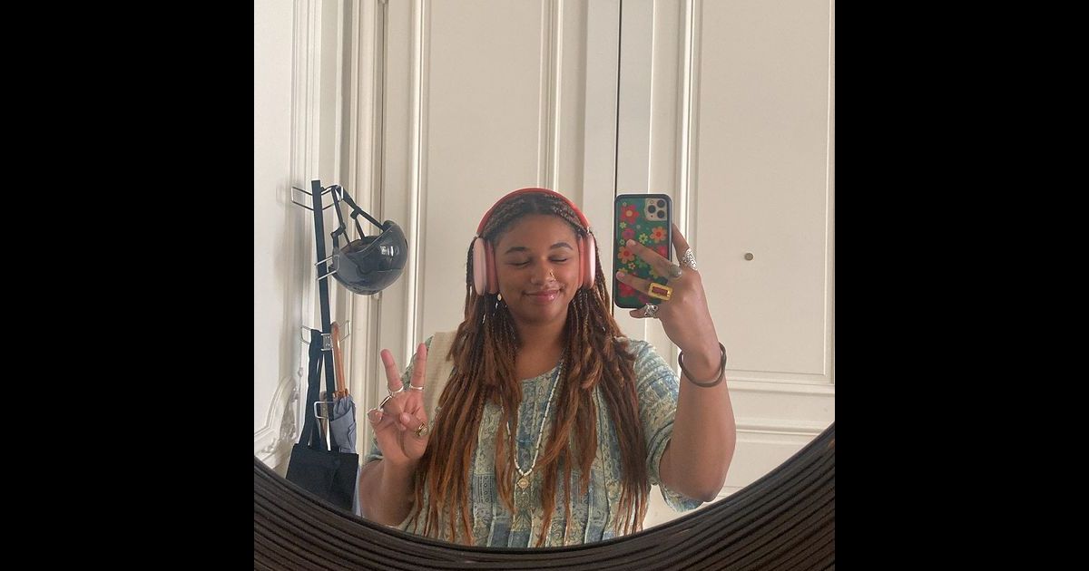 Sabah Sy, la fille d'Hélène et Omar Sy, 18 ans, prend la pose - Purepeople