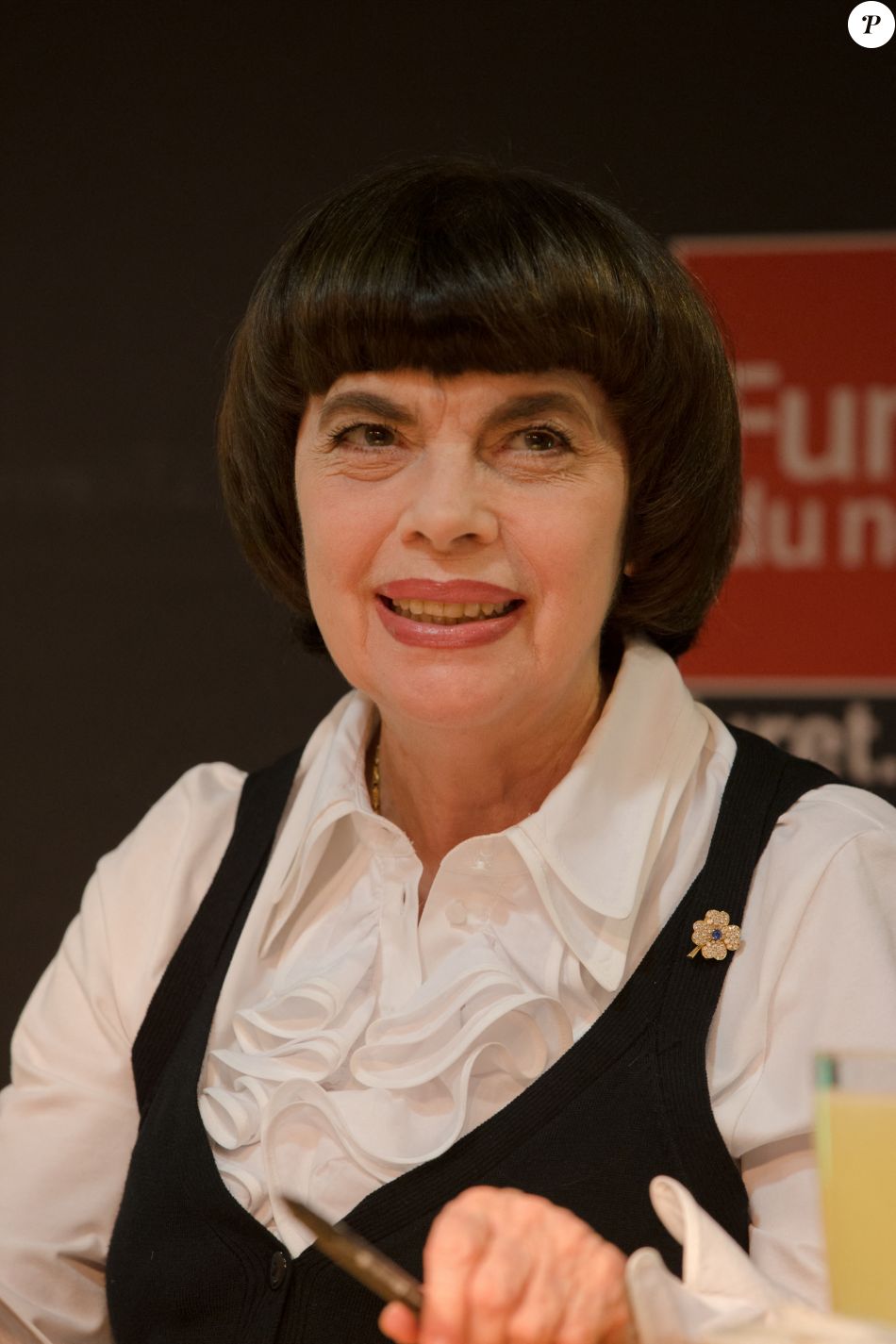 Mireille Mathieu dédicace son nouvel album Mes classiques au Furet du ...