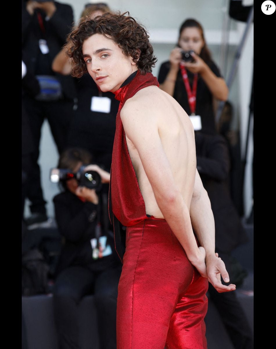 Timothée Chalamet en dos nu et satin, l'acteur brise les codes sur le ...