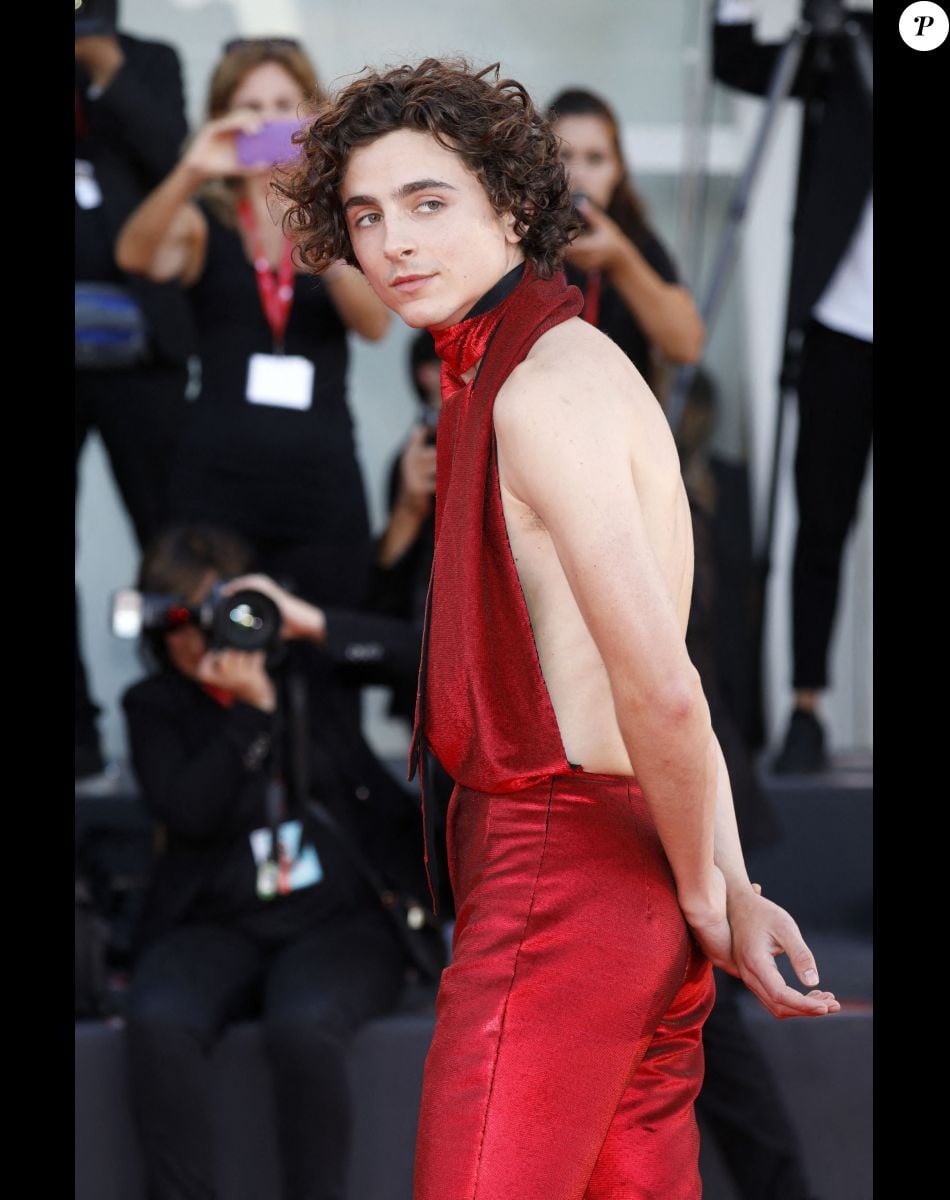 Timothée Chalamet en dos nu et satin, l'acteur brise les codes sur le ...