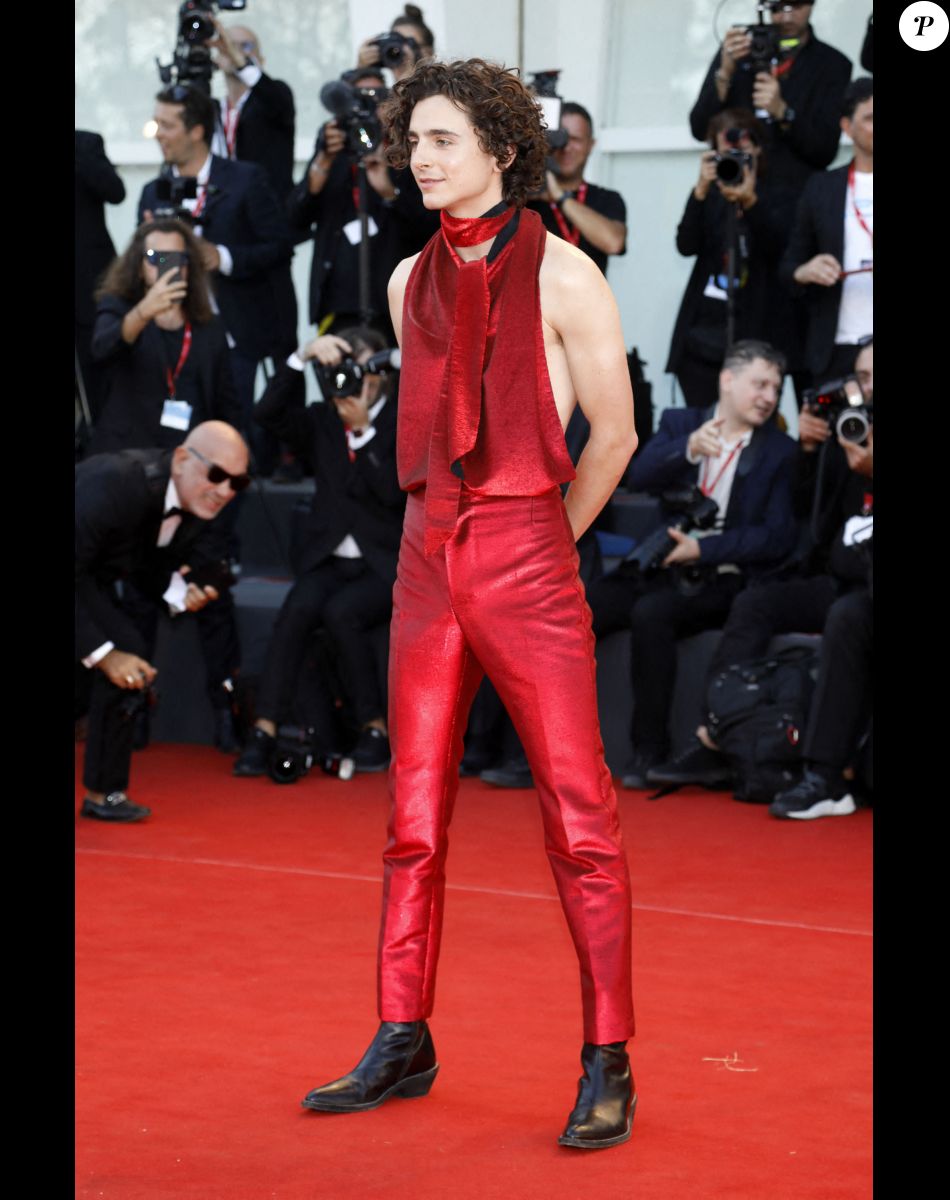 Timothée Chalamet en dos nu et satin, l'acteur brise les codes sur le ...