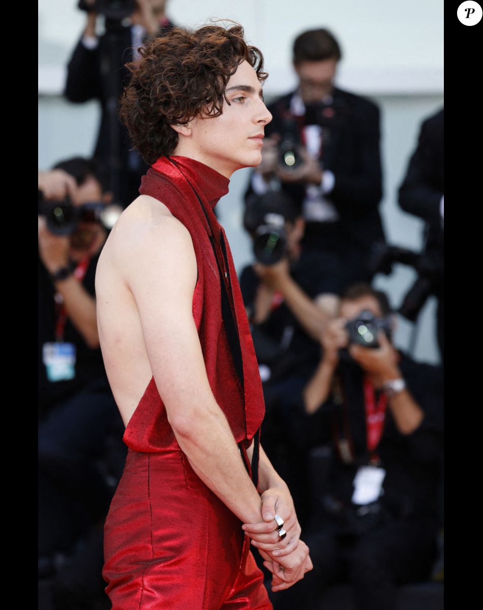 Timothée Chalamet en dos nu et satin, l'acteur brise les codes sur le ...
