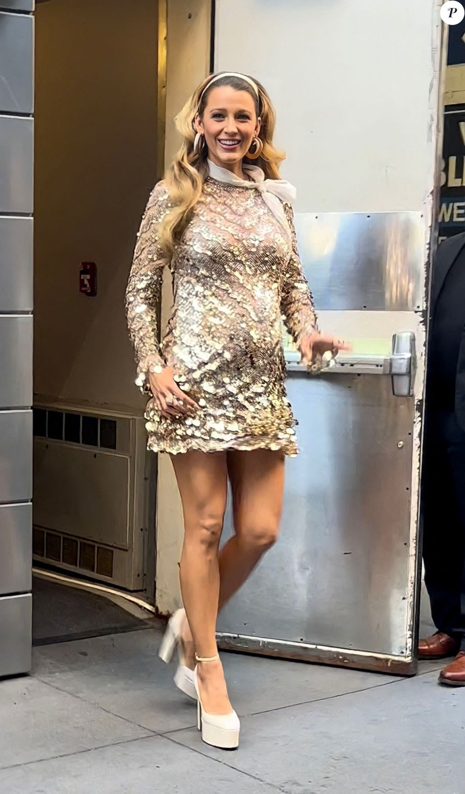 Blake Lively, enceinte de son quatrième enfant, arrive au colloque de ...