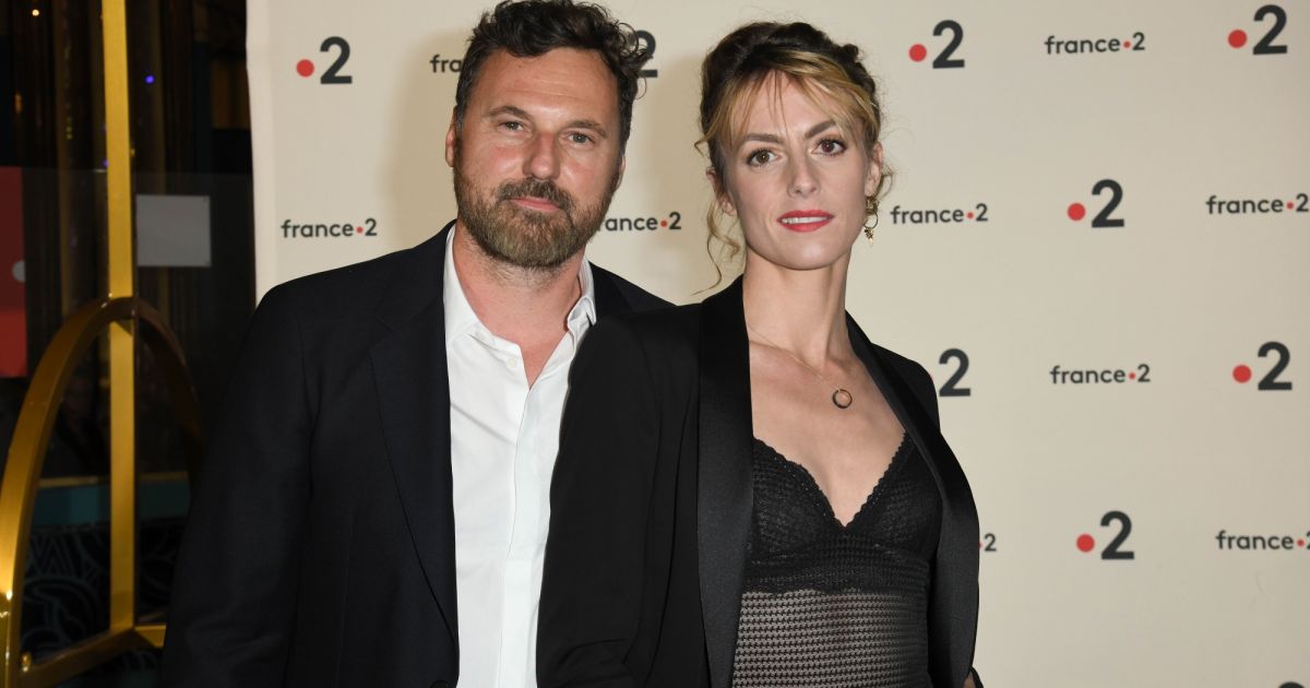 Bruce Tessore et sa compagne Sara Mortensen (habillée en Sandro) lors ...