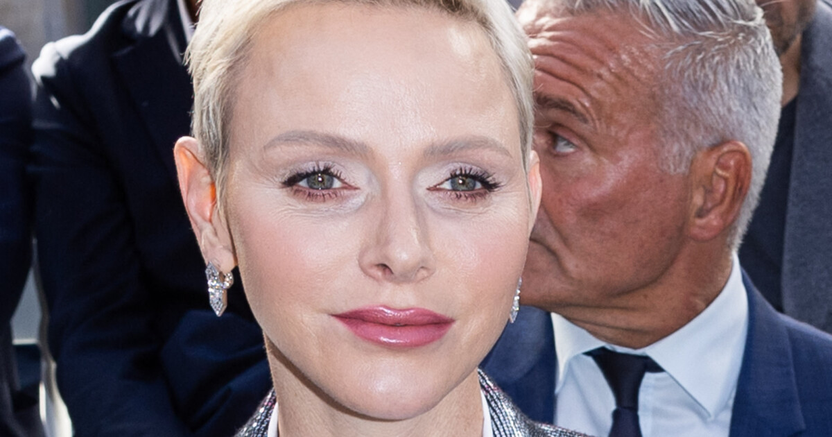 Charlene de Monaco parmi les stars : la princesse rayonne au défilé ...