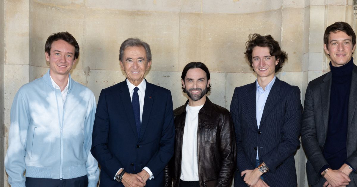 Frédéric Arnault, Bernard Arnault, Nicolas Ghesquière, Jean Arnault et ...