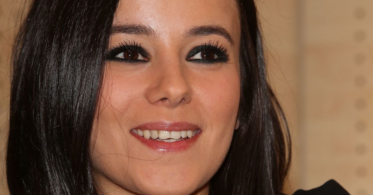 Dedicace de la chanteuse Alizee a l'occasion de la sortie de son nouvel ...