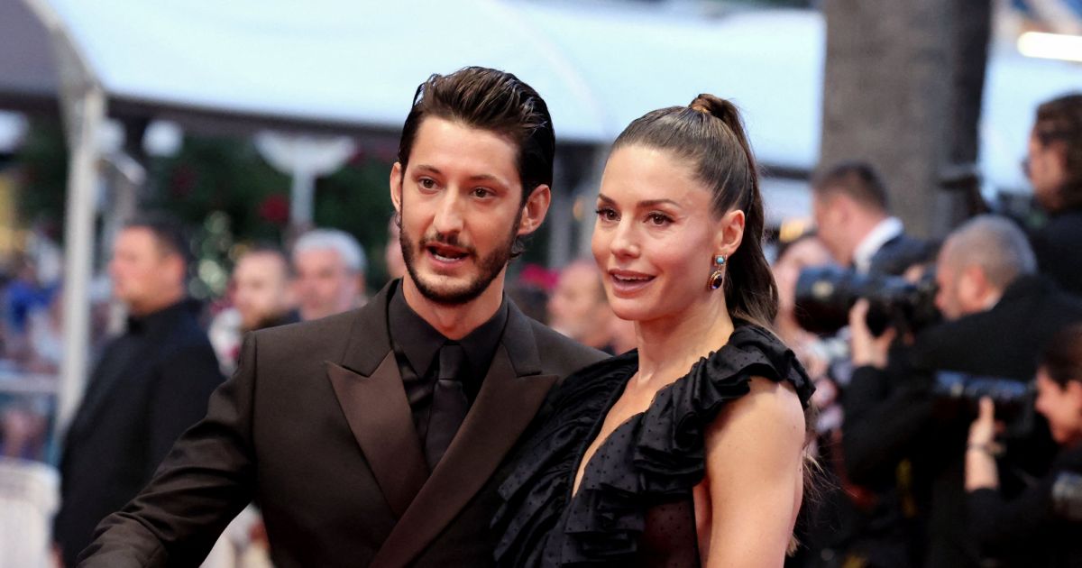 Pierre Niney et sa femme Natasha Andrews - Montée des marches du film ...