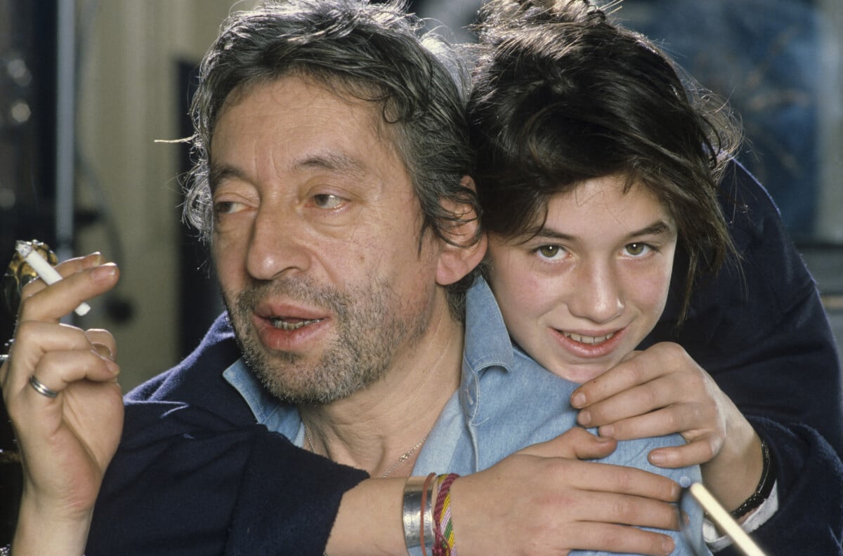 Photo : Archives - Serge Gainsbourg chez lui avec sa fille Charlotte ...