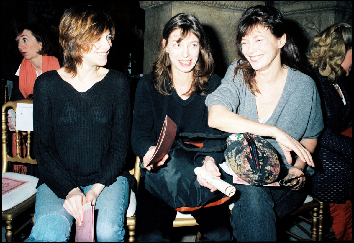 Photo : Charlotte Gainsbourg, Kate Barry et Jane Birkin au défilé John ...