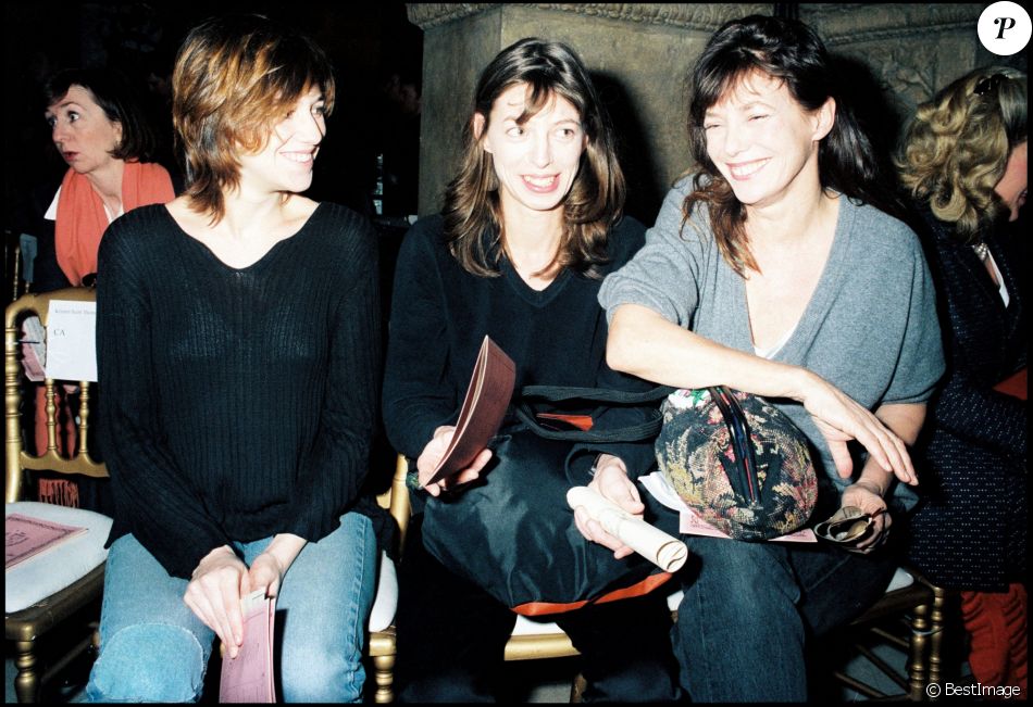 Charlotte Gainsbourg, Kate Barry et Jane Birkin au défilé John Galliano ...