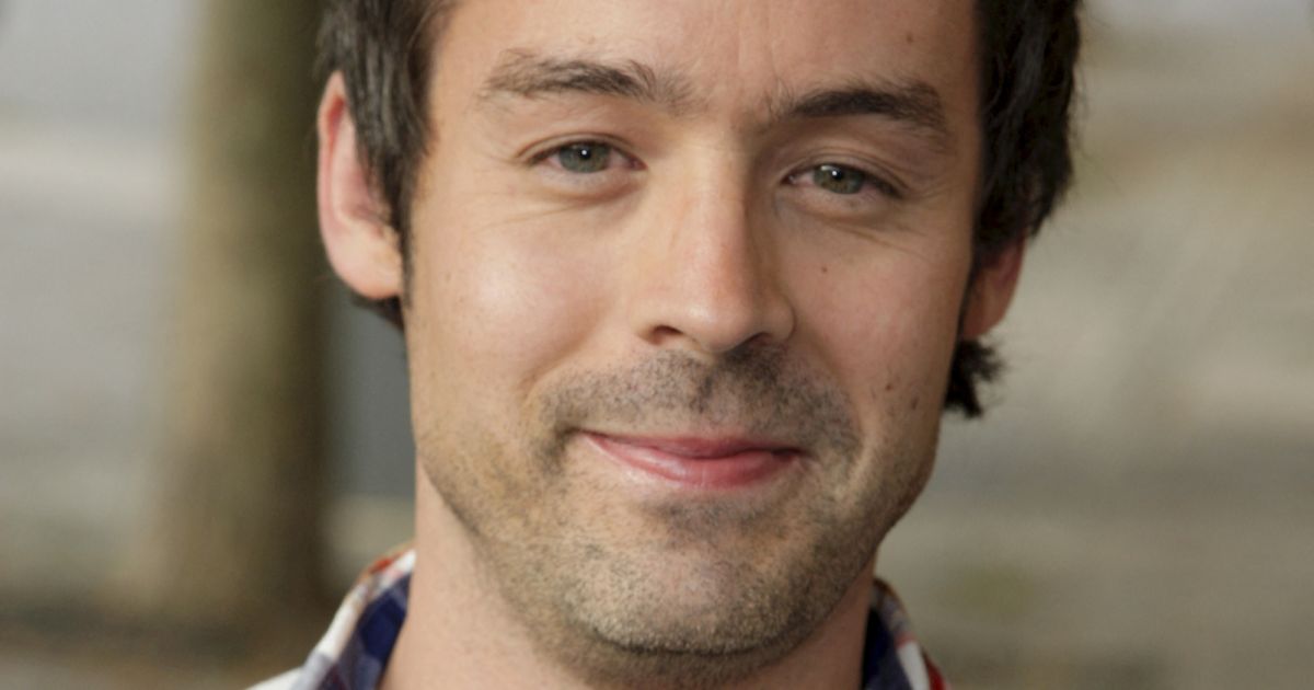 En France à Paris, Yann Barthès à la conférence de presse pour la ...