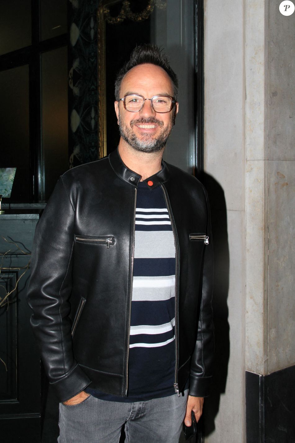 Exclusif - Jarry (Anthony Lambert) sort du restaurant Notto - Paul Anka ...