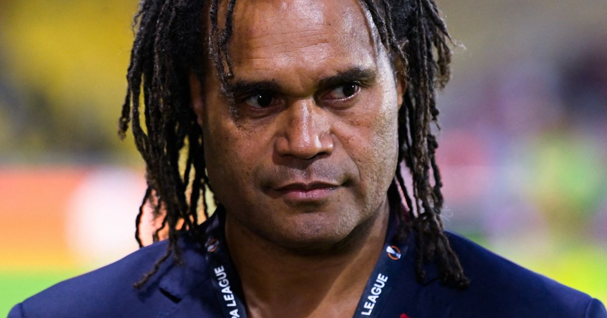 Christian Karembeu (directeur sportif de l'Olympiakos) est honoré par ...