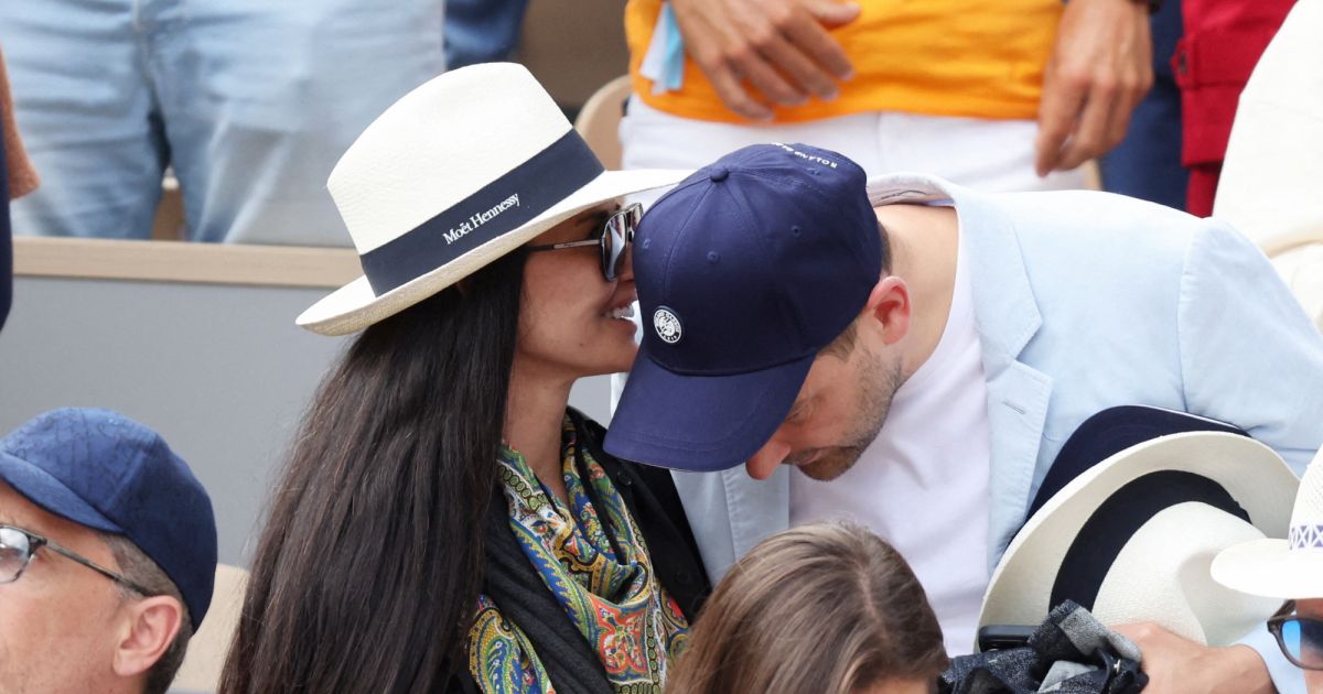 Demi Moore et son compagnon Daniel Humm dans les tribunes lors des ...