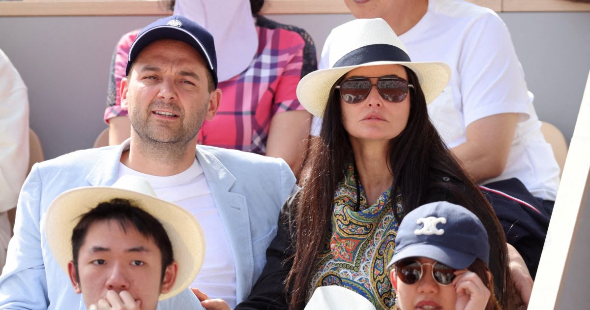 Demi Moore et son compagnon Daniel Humm dans les tribunes lors des ...