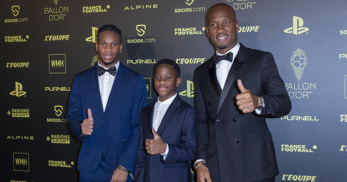 Didier Drogba avec ses fils Isaac Drogba, Kieran Drogba - Photocall de ...