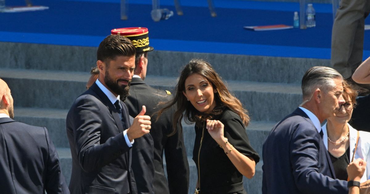 Olivier Giroud et sa femme Jennifer lors du défilé militaire du 14 ...