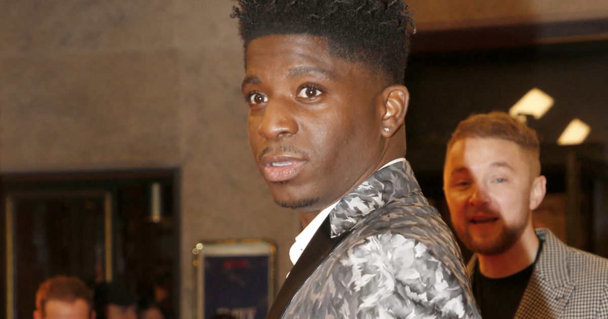 Samuel Arnold - Avant-première de la série Netflix Emily in Paris ...