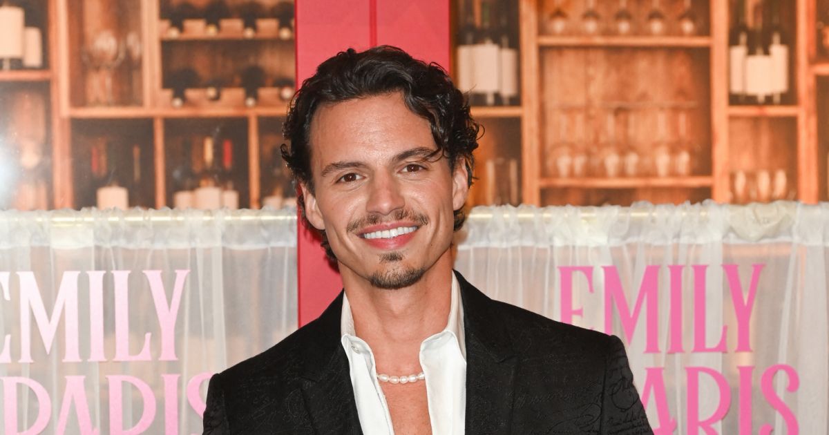 Kevin Dias - Avant-première de la série Netflix Emily in Paris, saison ...