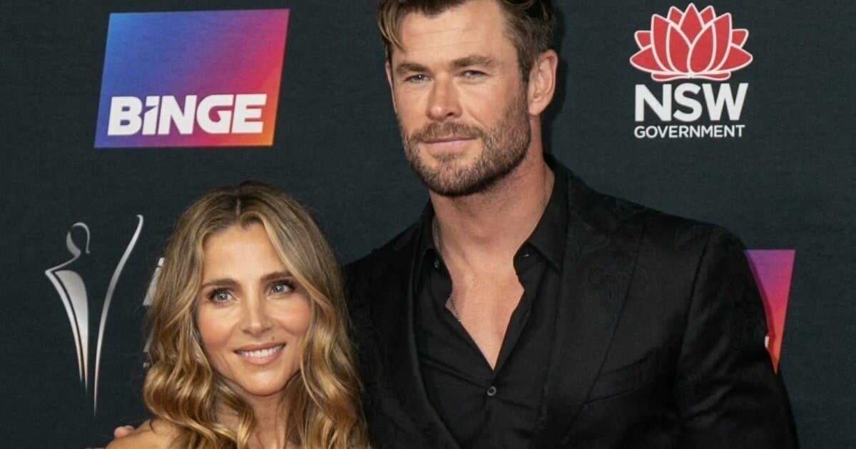 Elsa Pataky en décolleté gonflé et porte-jarretelle apparent : son ...