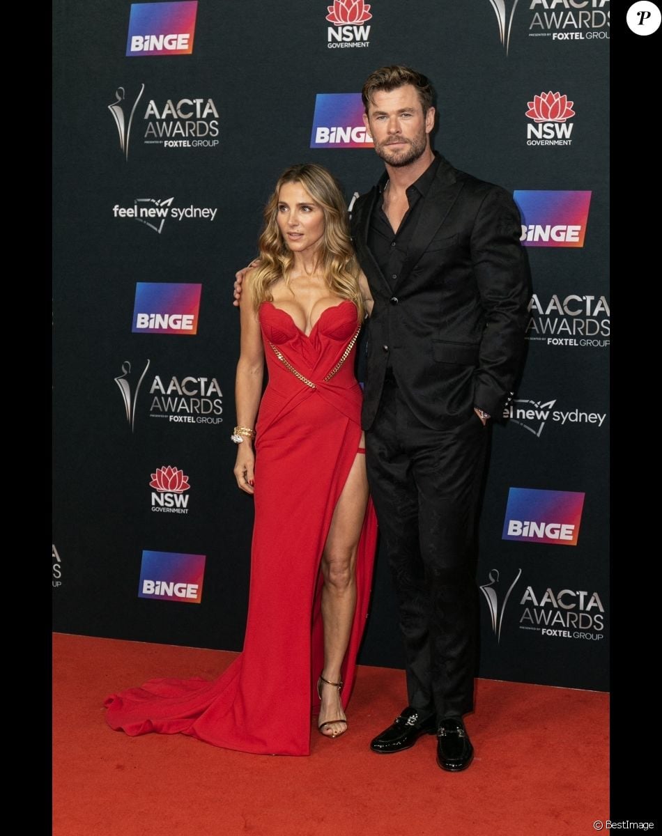 Elsa Pataky en décolleté gonflé et porte-jarretelle apparent : son ...