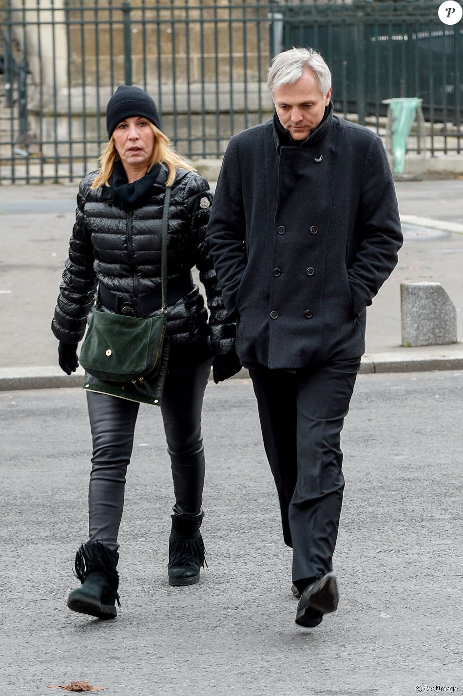 Mathilde Seigner et son compagnon Mathieu Petit - Sorties de l'église ...