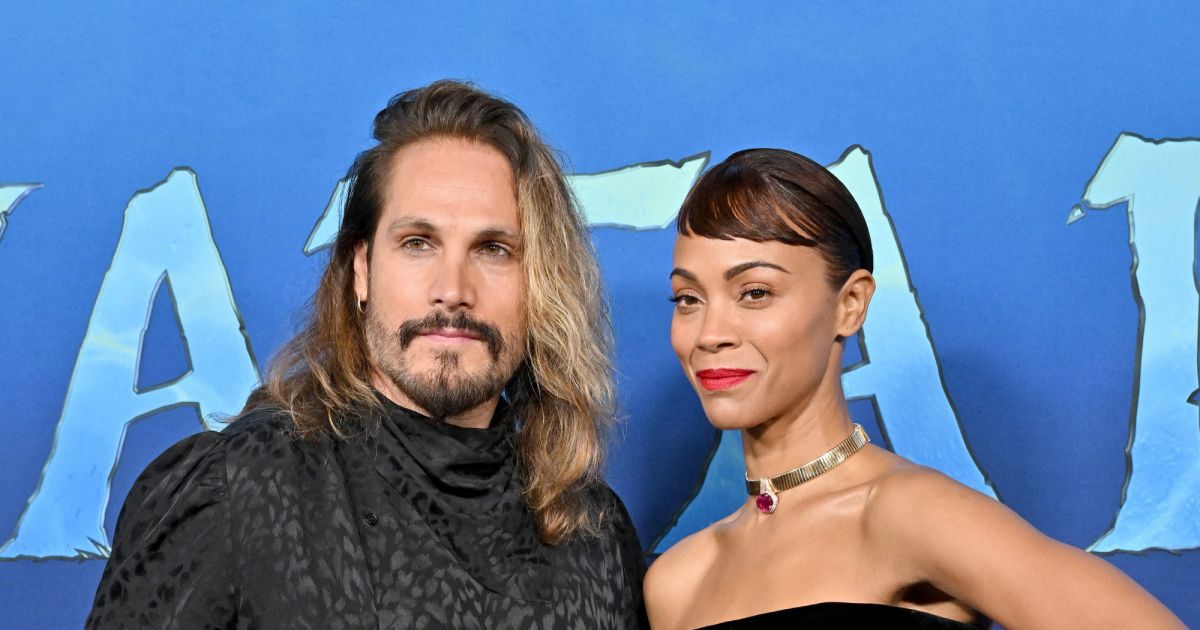 Marco Perego et sa femme Zoe Saldana à la première du film Avatar 2 ...