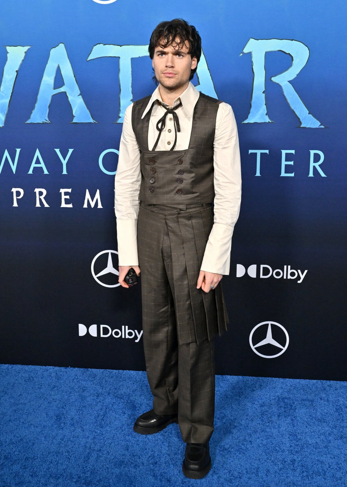 Photo : Jamie Flatters à la première du film "Avatar 2 : La voie de l ...