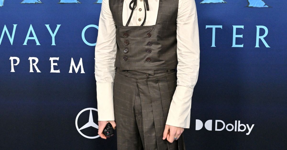 Jamie Flatters à la première du film Avatar 2 : La voie de l'eau de la ...
