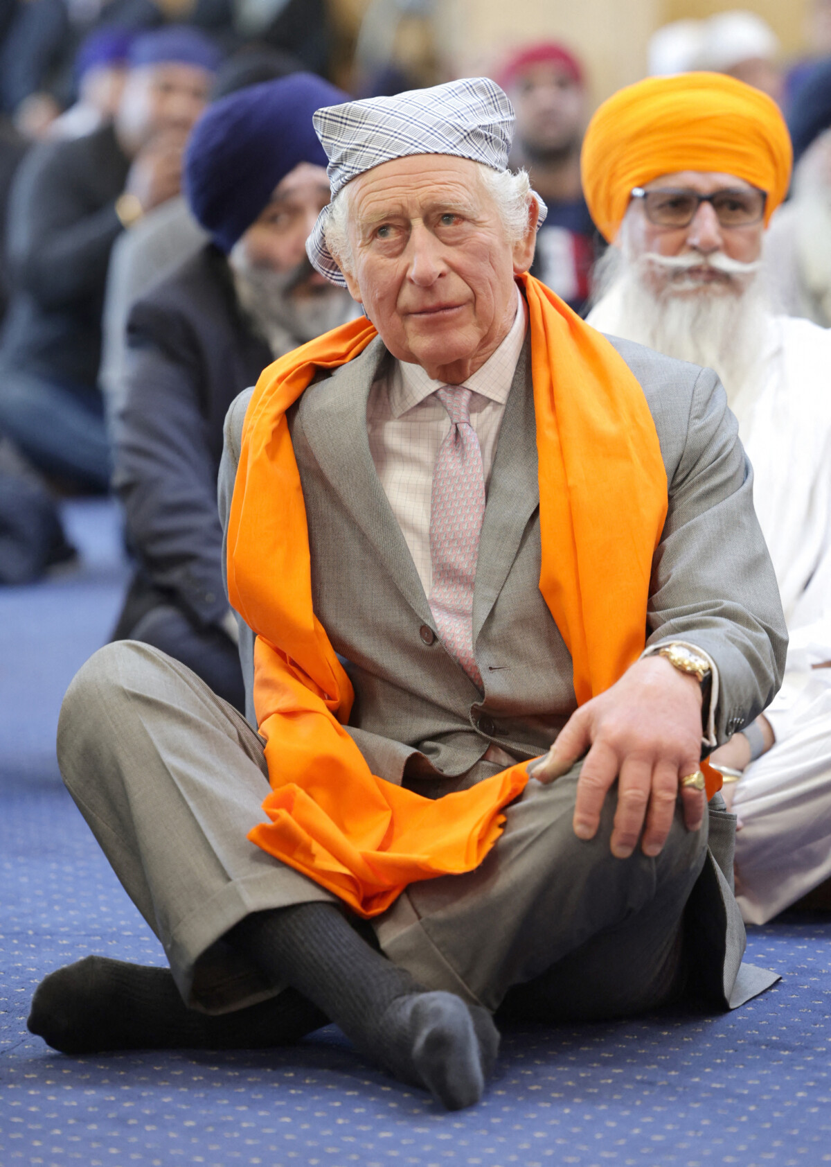 Photo : Le roi Charles III d'Angleterre lors d'une visite au Guru Nanak ...