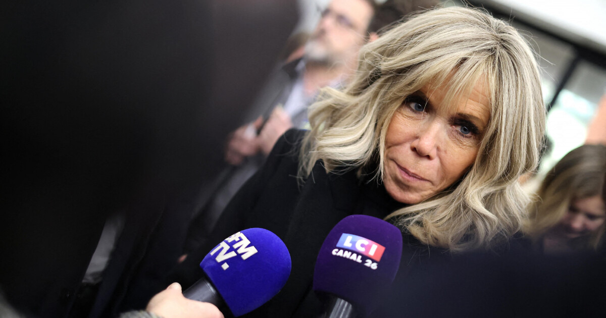 Brigitte Macron chic et solennelle en total look noir, Bérénice Bejo et son mari Michel ...