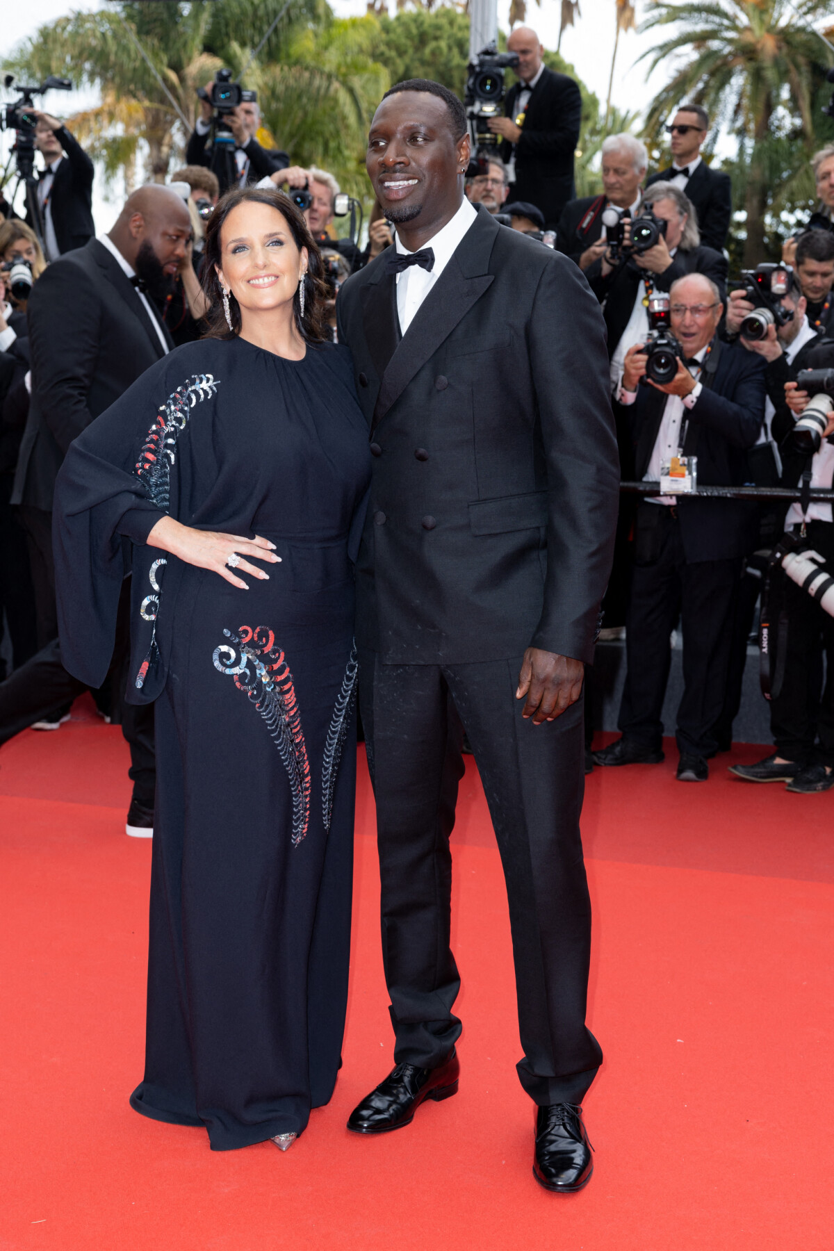 Photo : Omar Sy et sa femme Hélène - Montée des marches du film " Top ...