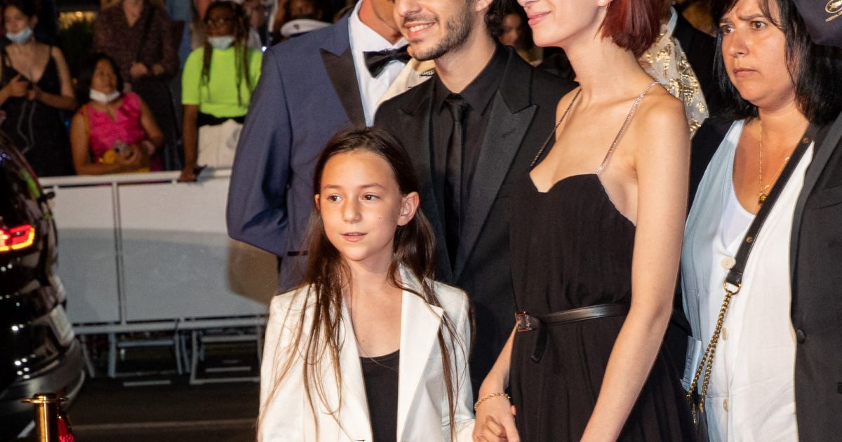 Alice, Ben et Joe Attal (les enfants de Charlotte Gainsbourg) - Montée ...
