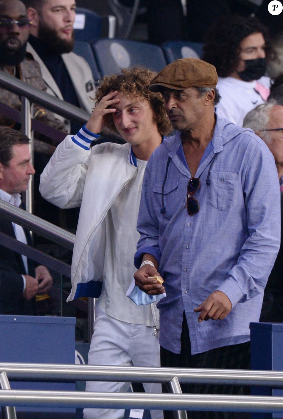 Yannick Noah et son fils Joalukas - People en tribunes du match de ...