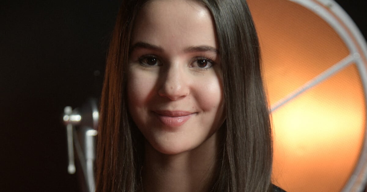 Marina Kaye fiancée au mystérieux Grégory : tendres photos et jolie ...