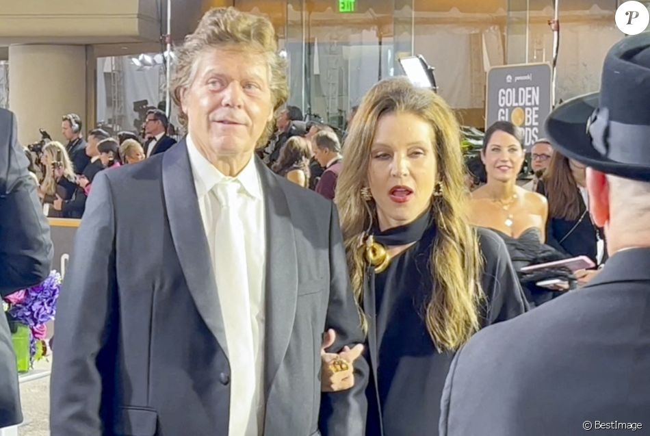 Lisa Marie Presley arrive à la cérémonie des Golden Globe avec son ...