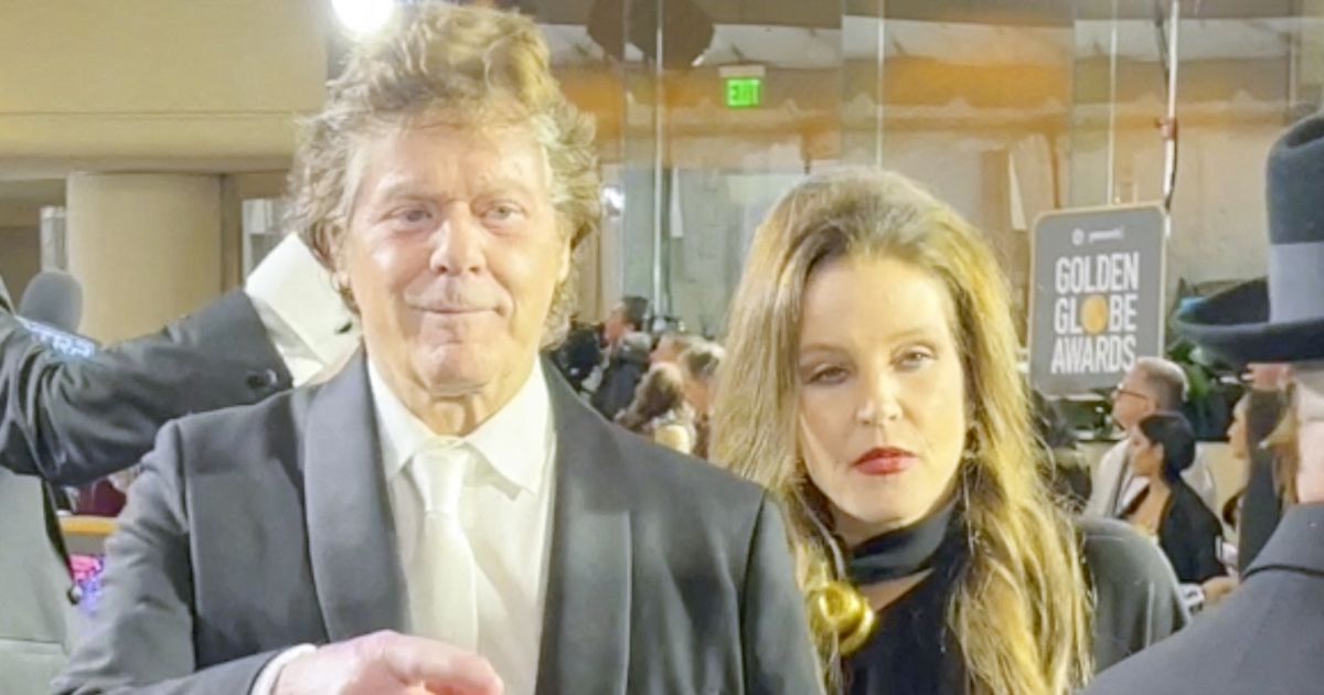 Lisa Marie Presley arrivant à la cérémonie des Golden Globe avec son ...