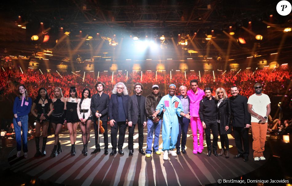 Exclusif - Photo de groupe - La chanteuse Angèle , le groupe Blackpink ...