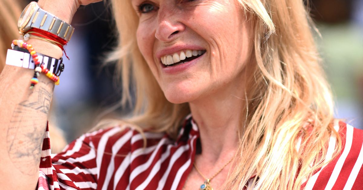 Estelle Lefébure à la remise du Prix Elle (CSI 5) lors de la 8ème ...