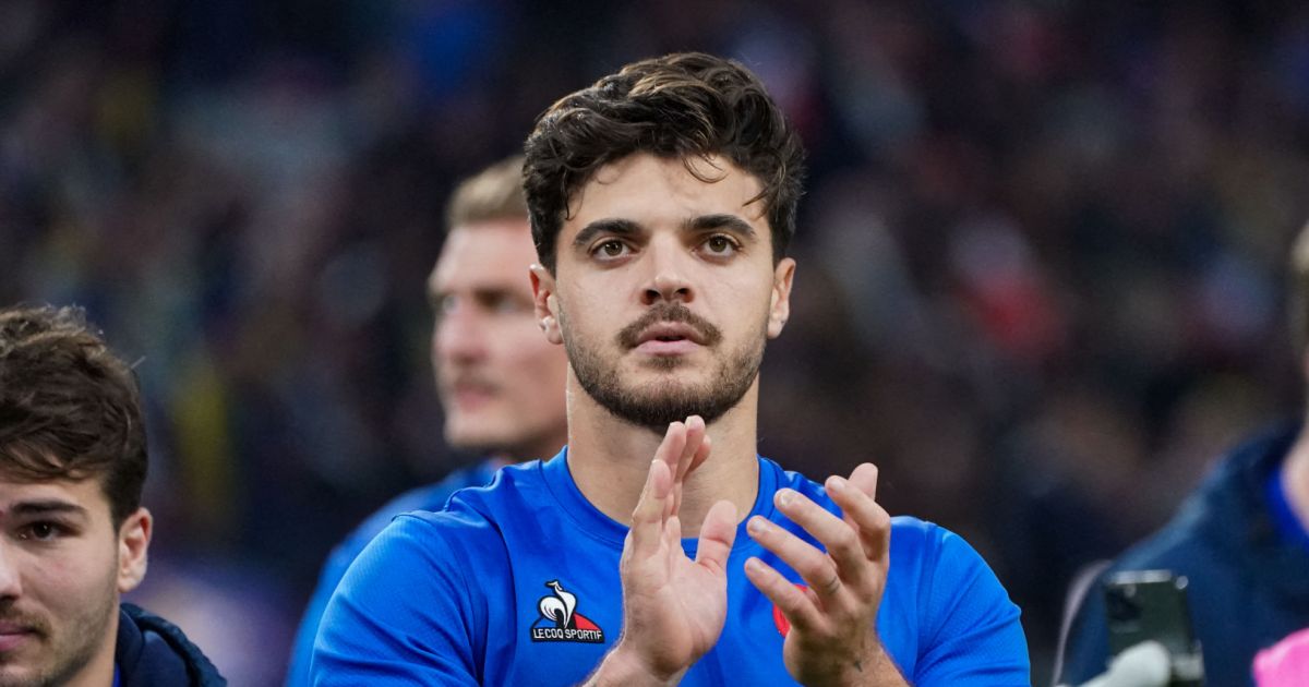 Romain Ntamack héros des Bleus : baiser de l'amour après la victoire ...