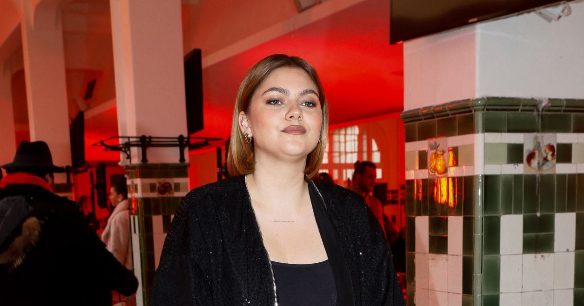 Louane Emera au défilé Victoria / Tomas prêt-à-porter automne-hiver ...