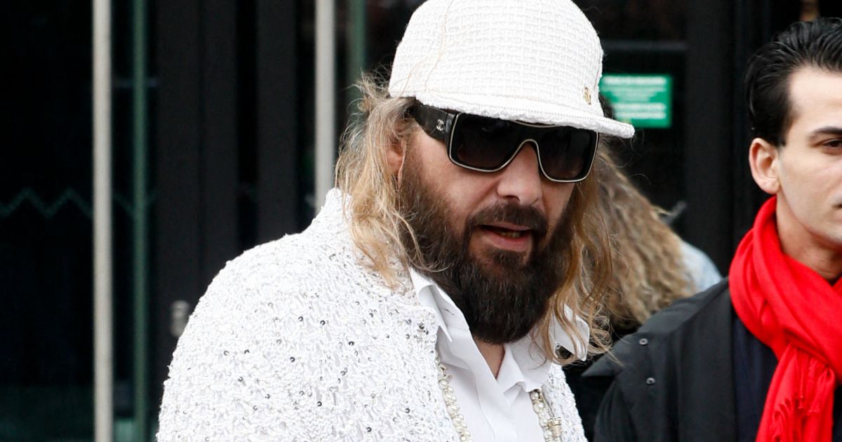 Sébastien Tellier - Sortie du défilé de mode prêt-à-porter automne ...