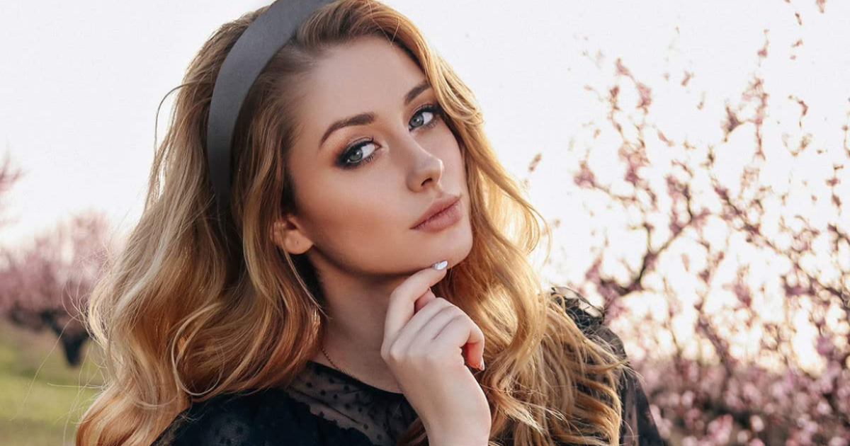 Adoptez une allure de petite fille sage avec ce serre-tête - Purepeople