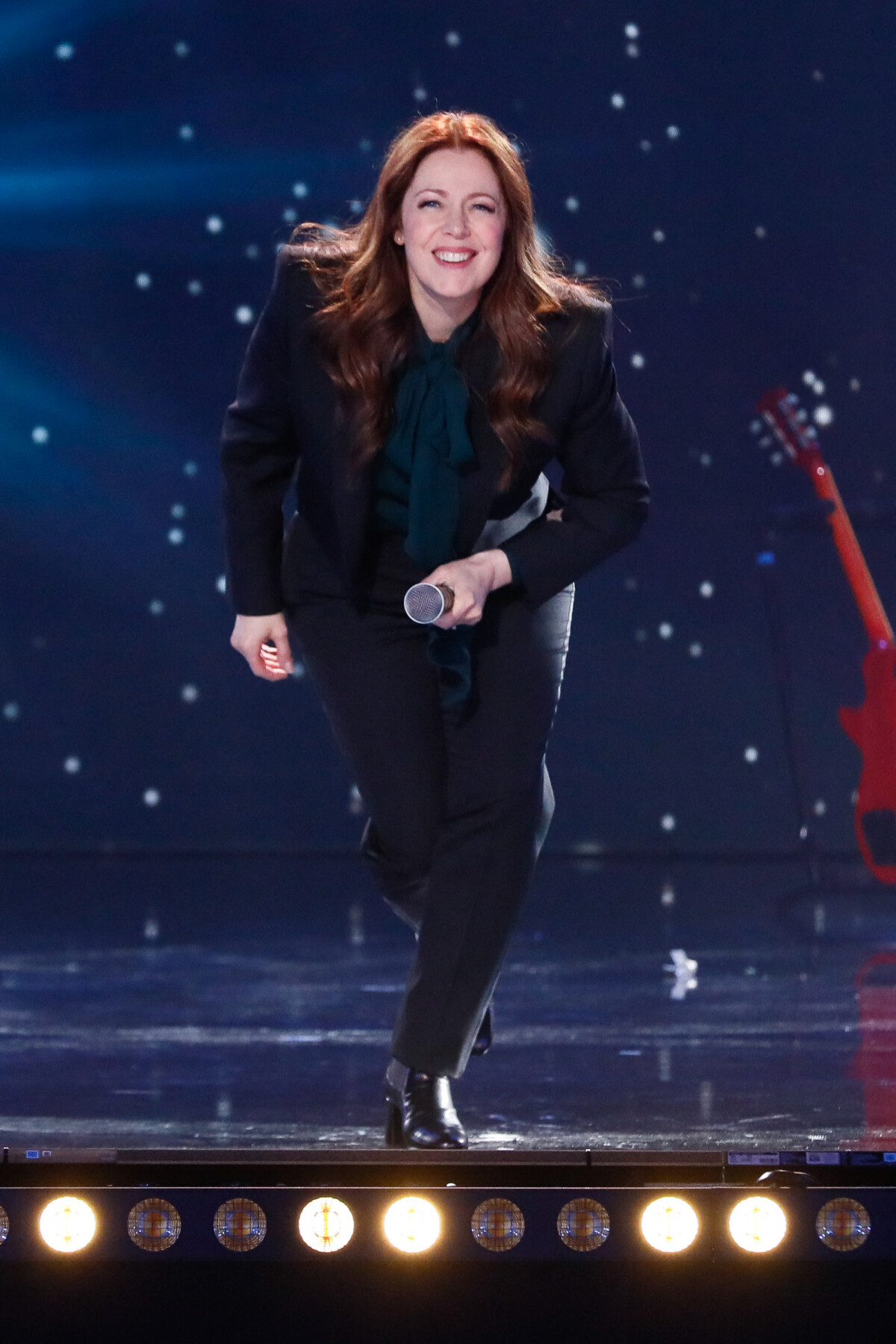 Photo : Exclusif - Isabelle Boulay chante "Foule sentimentale" lors de ...