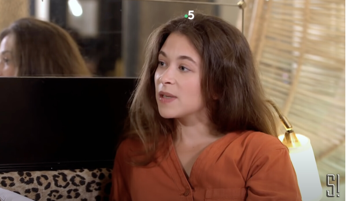 Vidéo : Emma Becker en interview pour Stupéfiant ! face à Léa Salamé - Purepeople