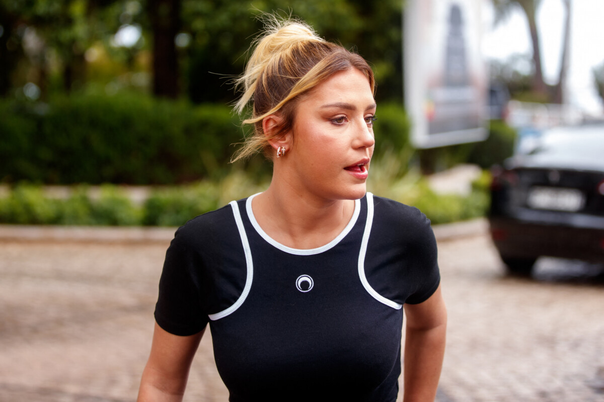 Photo Adele Exarchopoulos à La Sortie De Lhôtel Martinez Lors Du