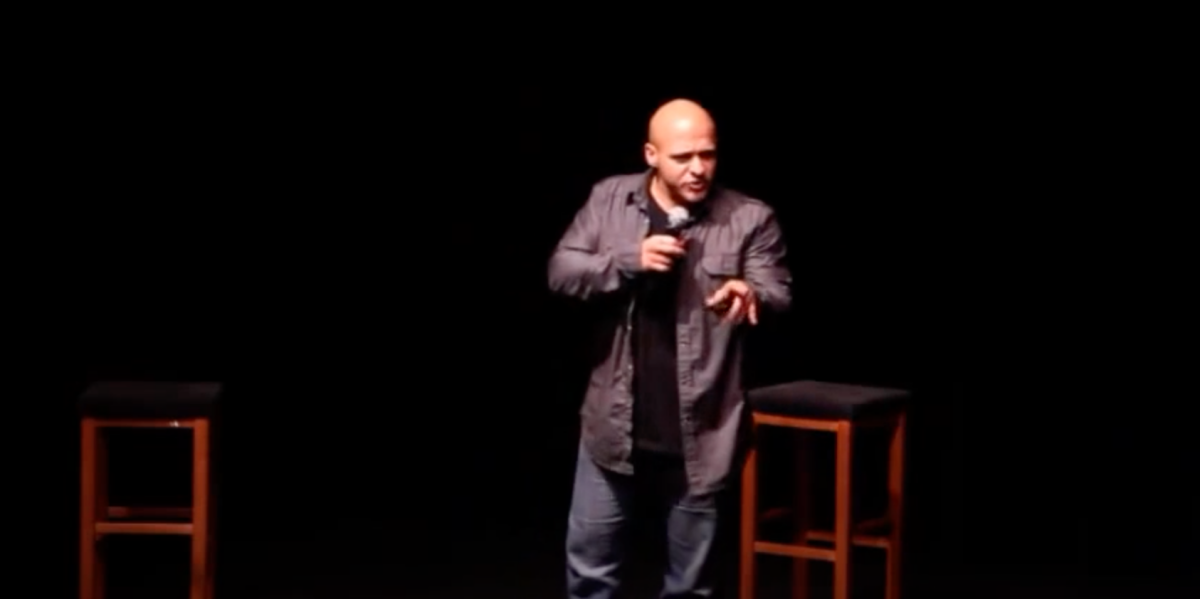Photo : Mike Batayeh est aussi apparu dans plusieurs films au cinéma ...