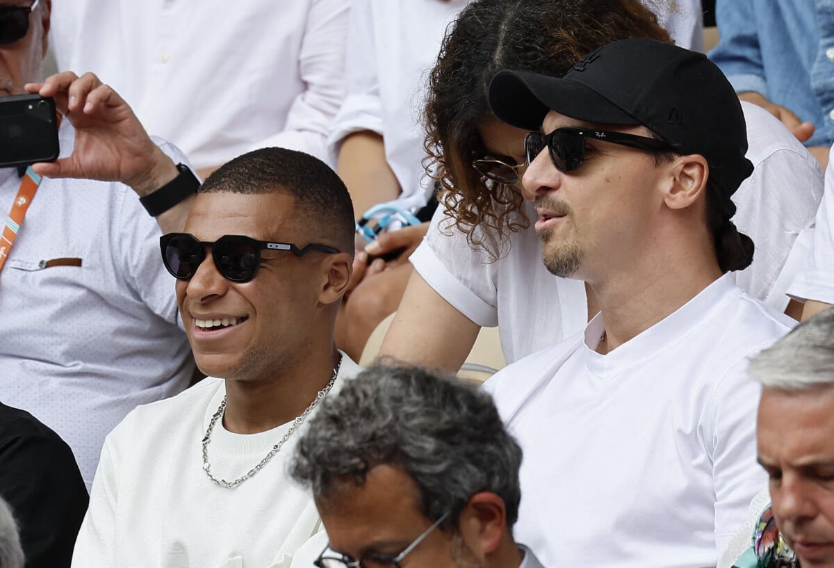 Photo : Kylian Mbappé, Zlatan Ibrahimovic - Célébrités en tribunes des ... Photo : Kylian Mbappé, Zlatan Ibrahimovic - Célébrités en tribunes des ...