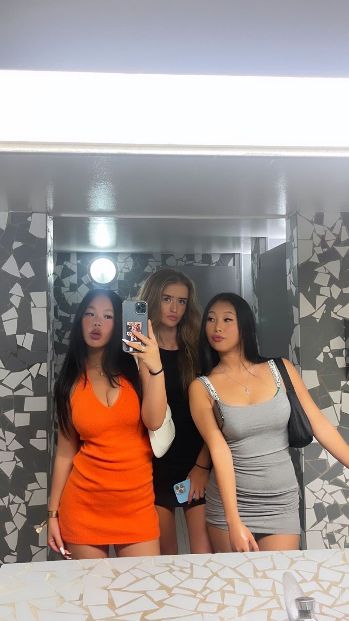 Photo : Jade et Joy Hallyday avec leur tante Alcea, qui n'a que 16 ans. - Purepeople